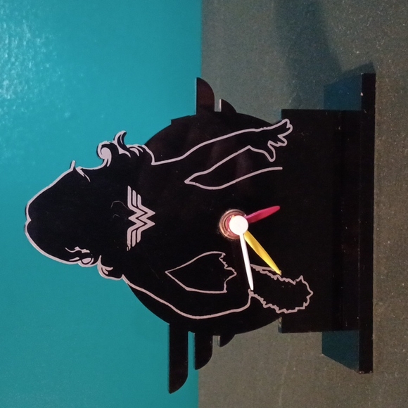 DC Comics | Accents | Wonder Woman Collectible Desk Clock | Poshmark